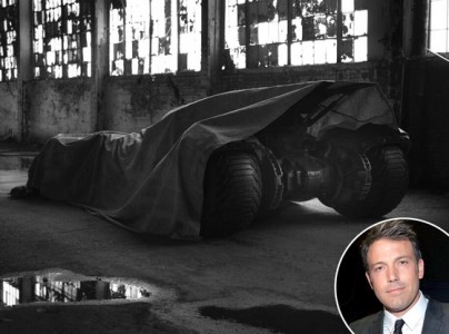 FIRST LOOK! Ben Affleck AS BATMAN Plus BATMOBILE - TheCount.com