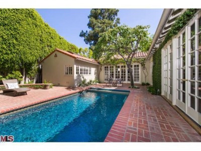 Jodie Foster DOWNSIZING Selling Landmark Hollywood Home - TheCount.com